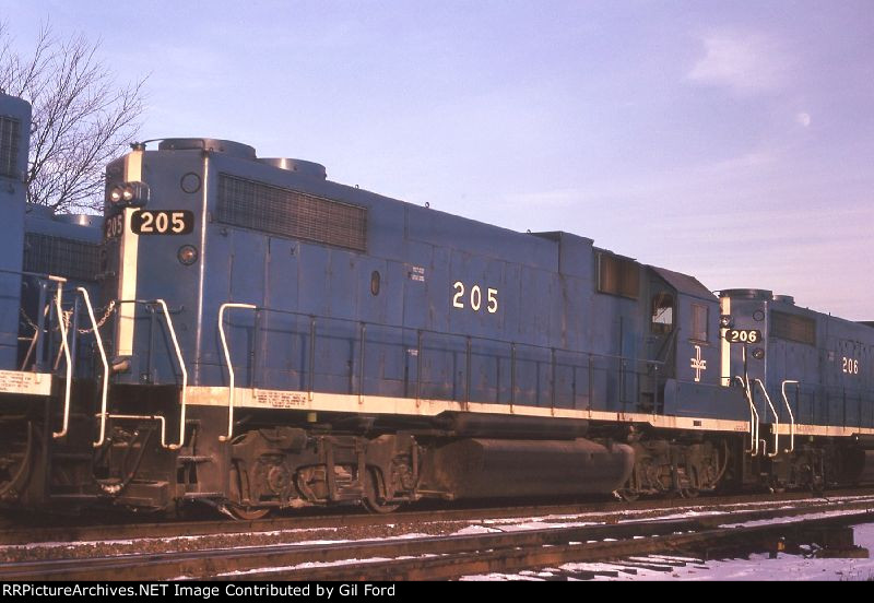 B&M 205(GP38-2)